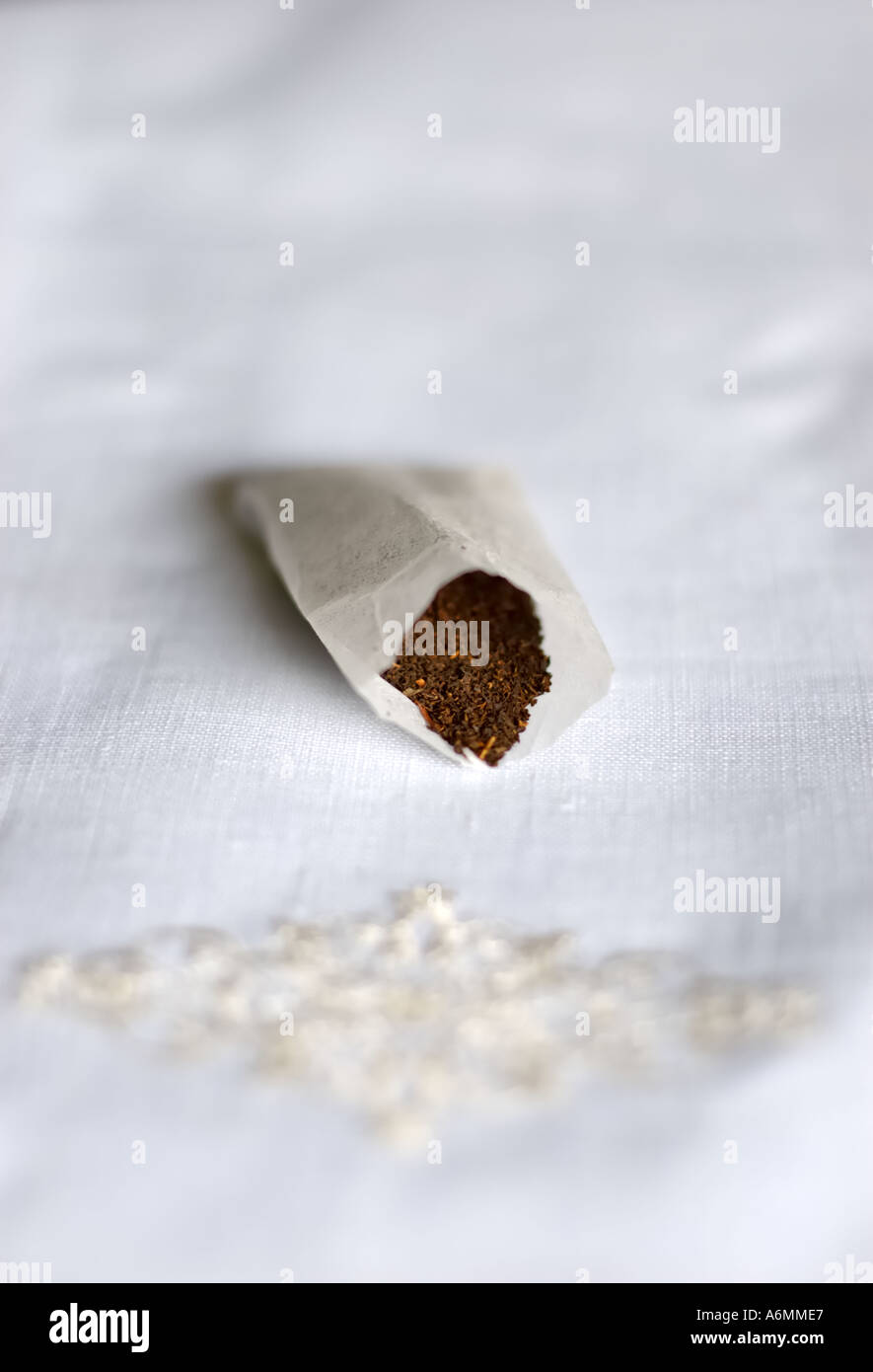 Open tea bag hi-res stock photography and images - Alamy