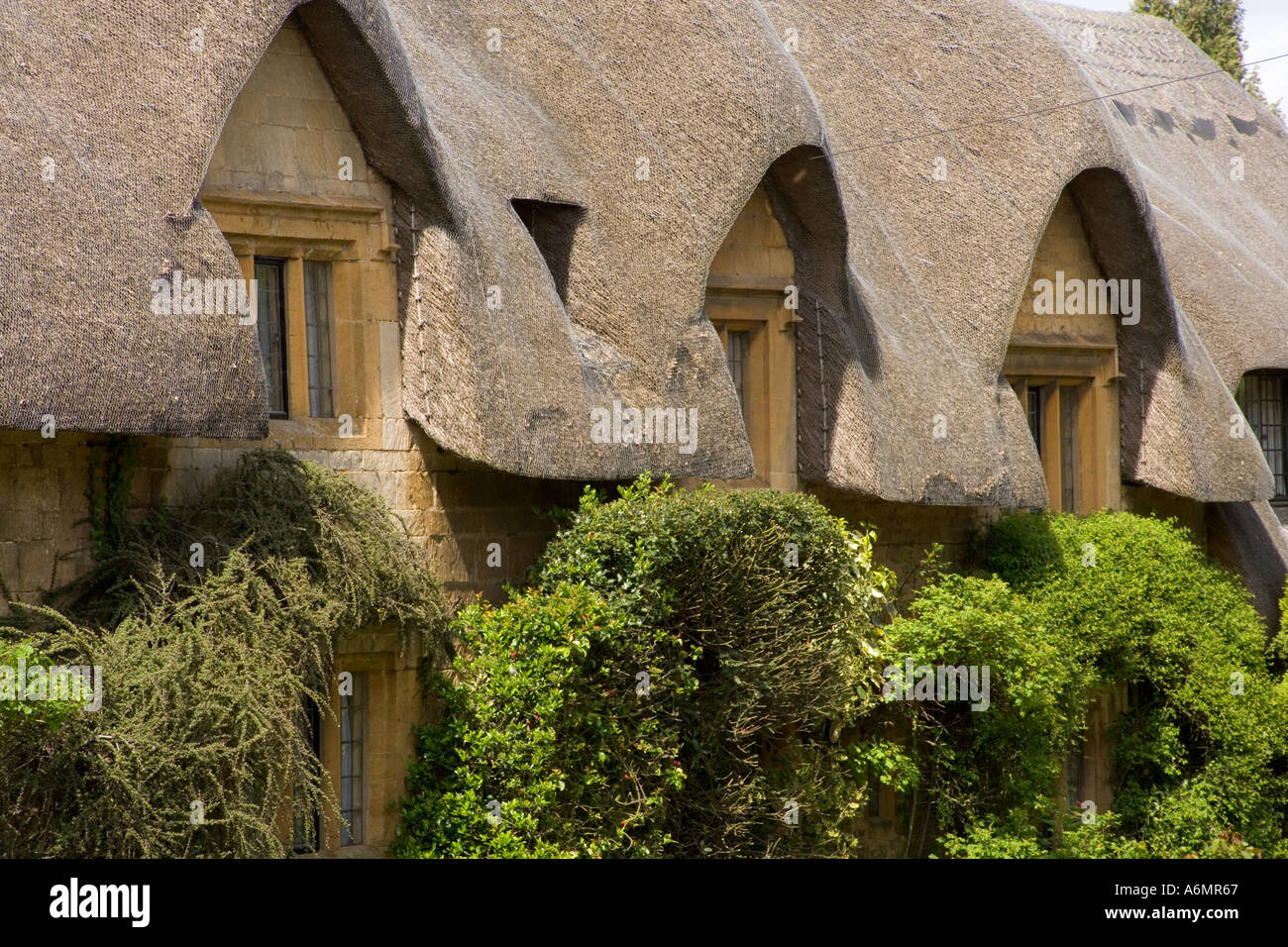 Thatched Cotswold cottages, Chipping Campden, Cotswolds ...