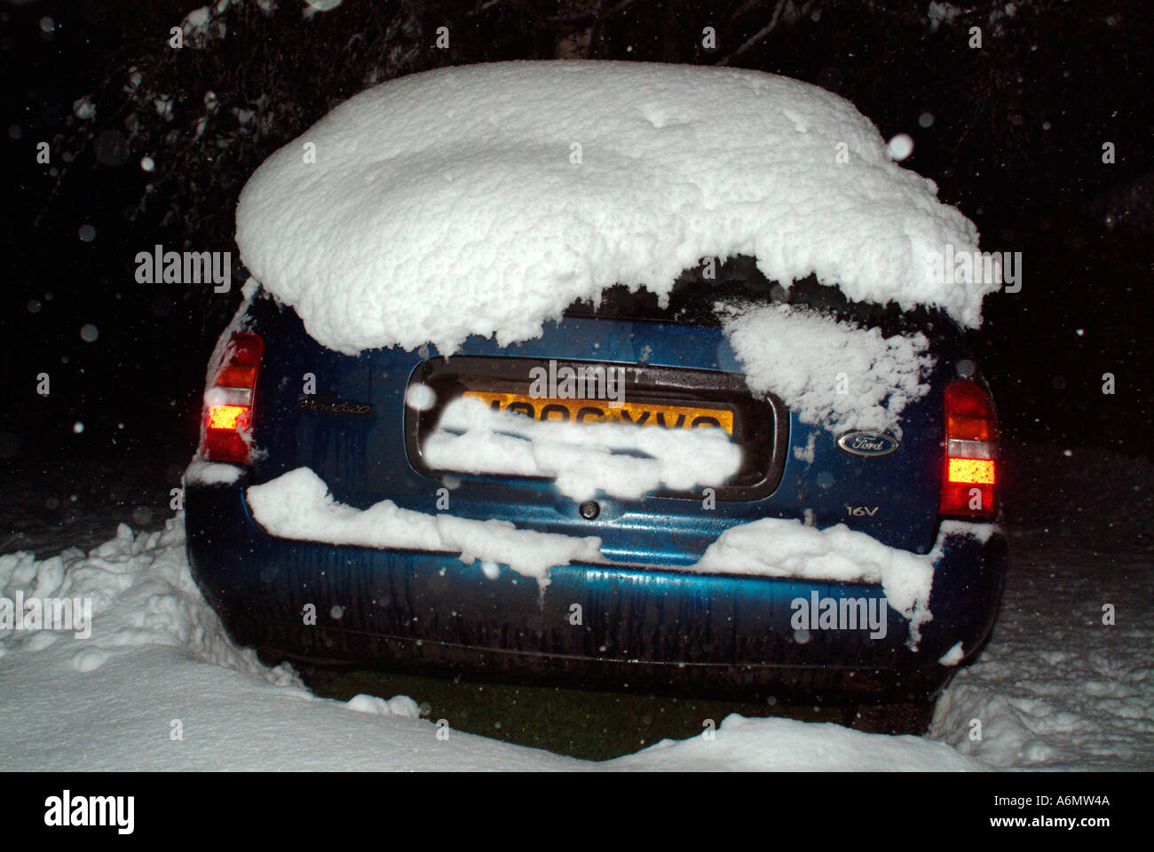Snowed In Car Stock Photo - Alamy