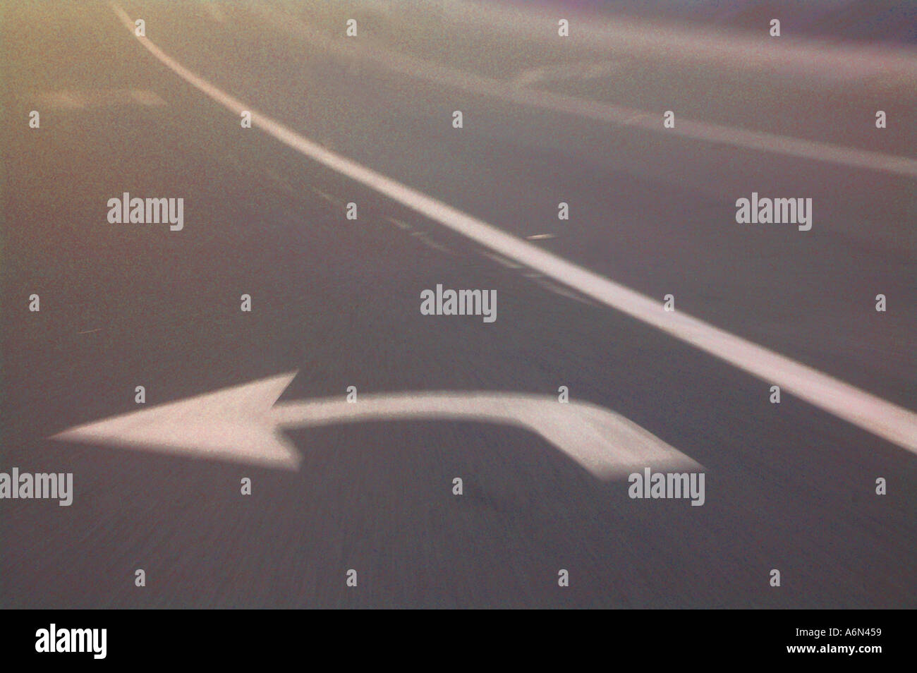 Dividing arrows hi-res stock photography and images - Alamy