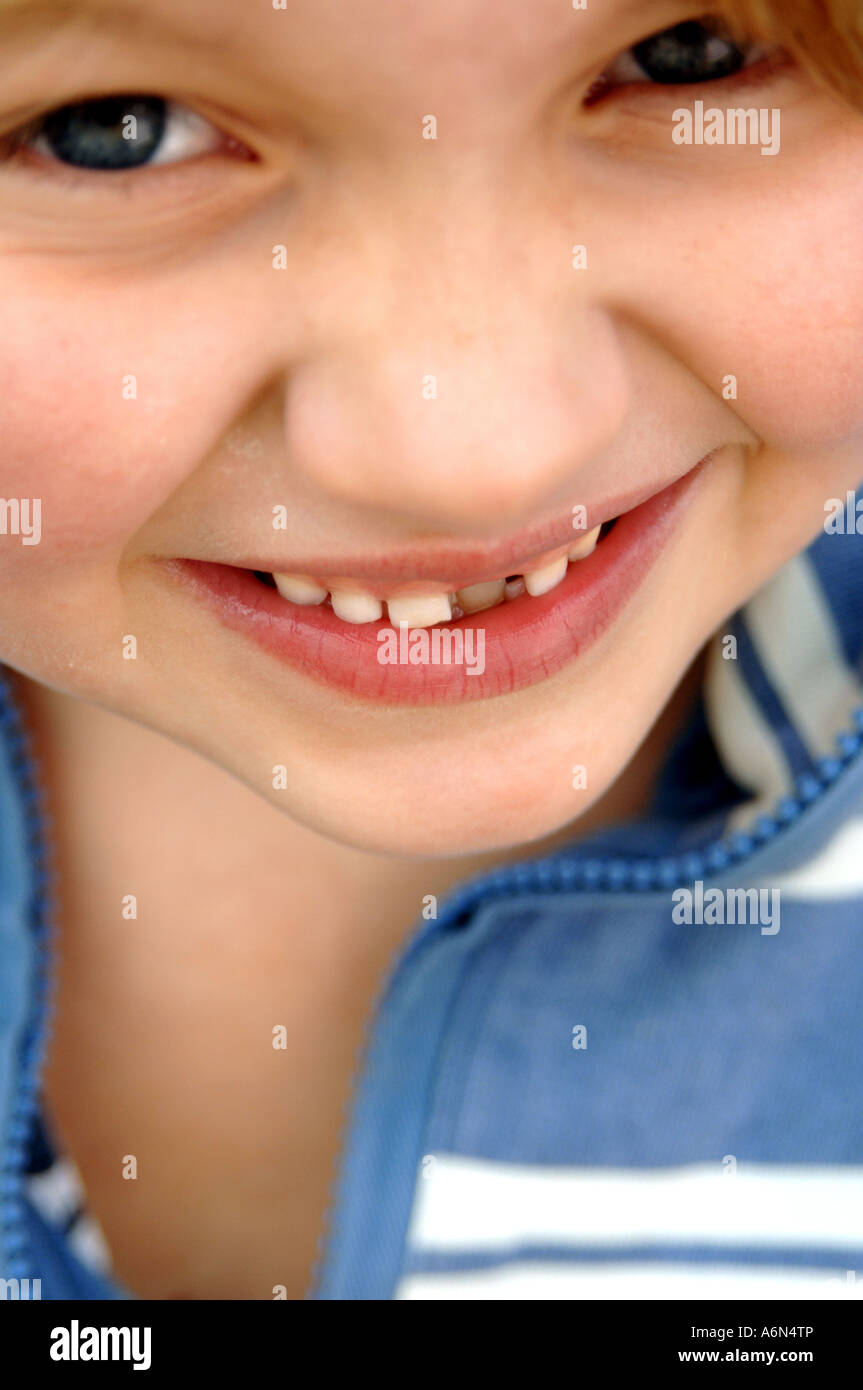 Baby teeth falling out hi-res stock photography and images - Alamy