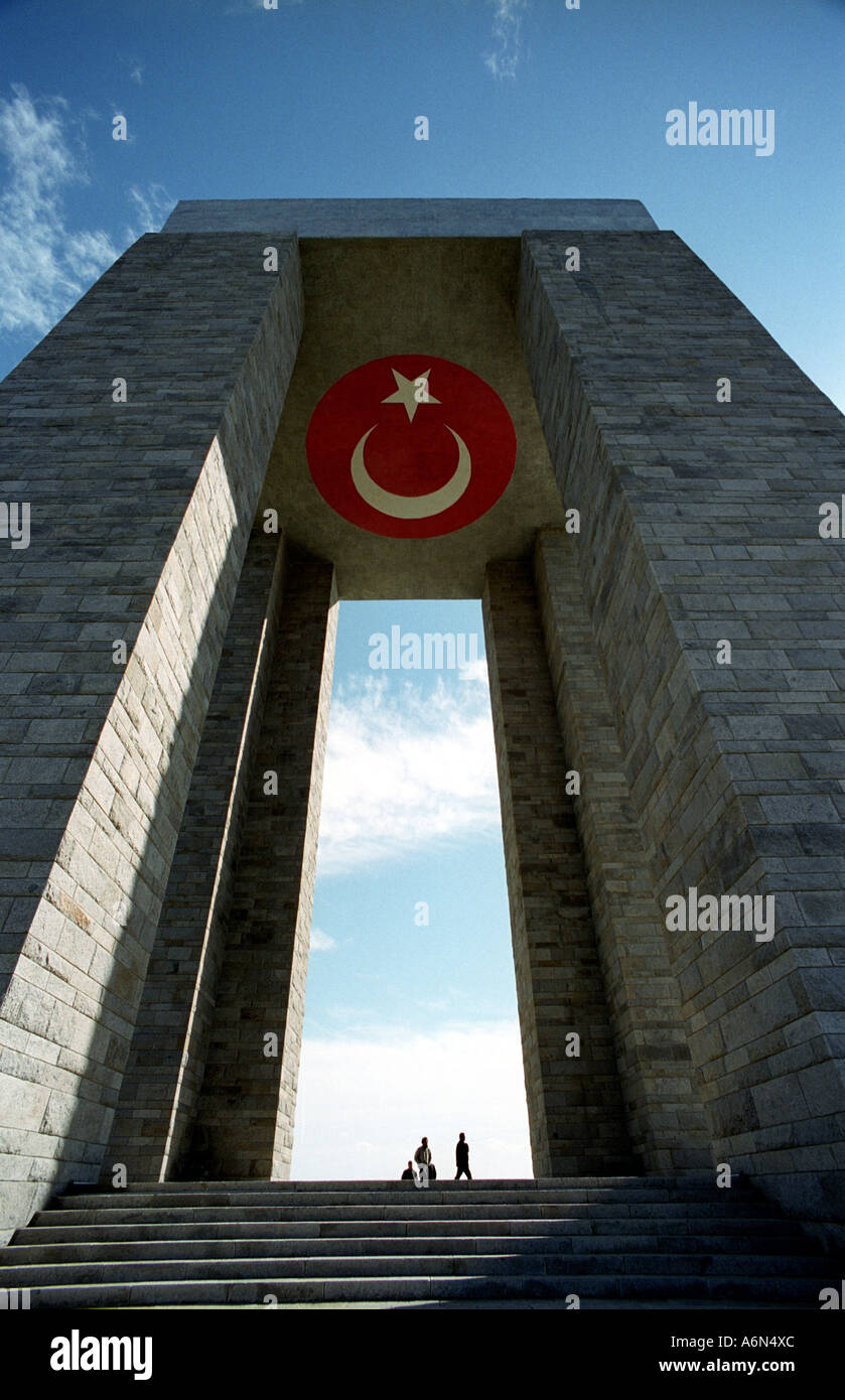 TURKEY THE GALLIPOLI WW1 BATTLEFIELDS THE CANAKKALE WAR MONUMENT WITH ...