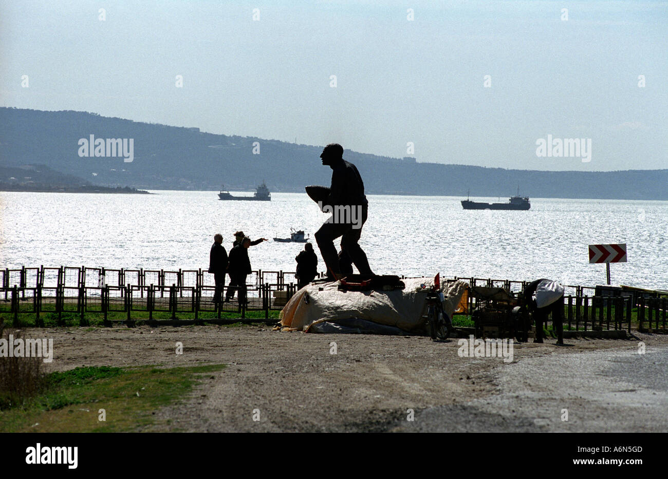 TURKEY THE GALLIPOLI WW1 BATTLEFIELDS THE SEYIT ONBASI MONUMENT AND THE ...