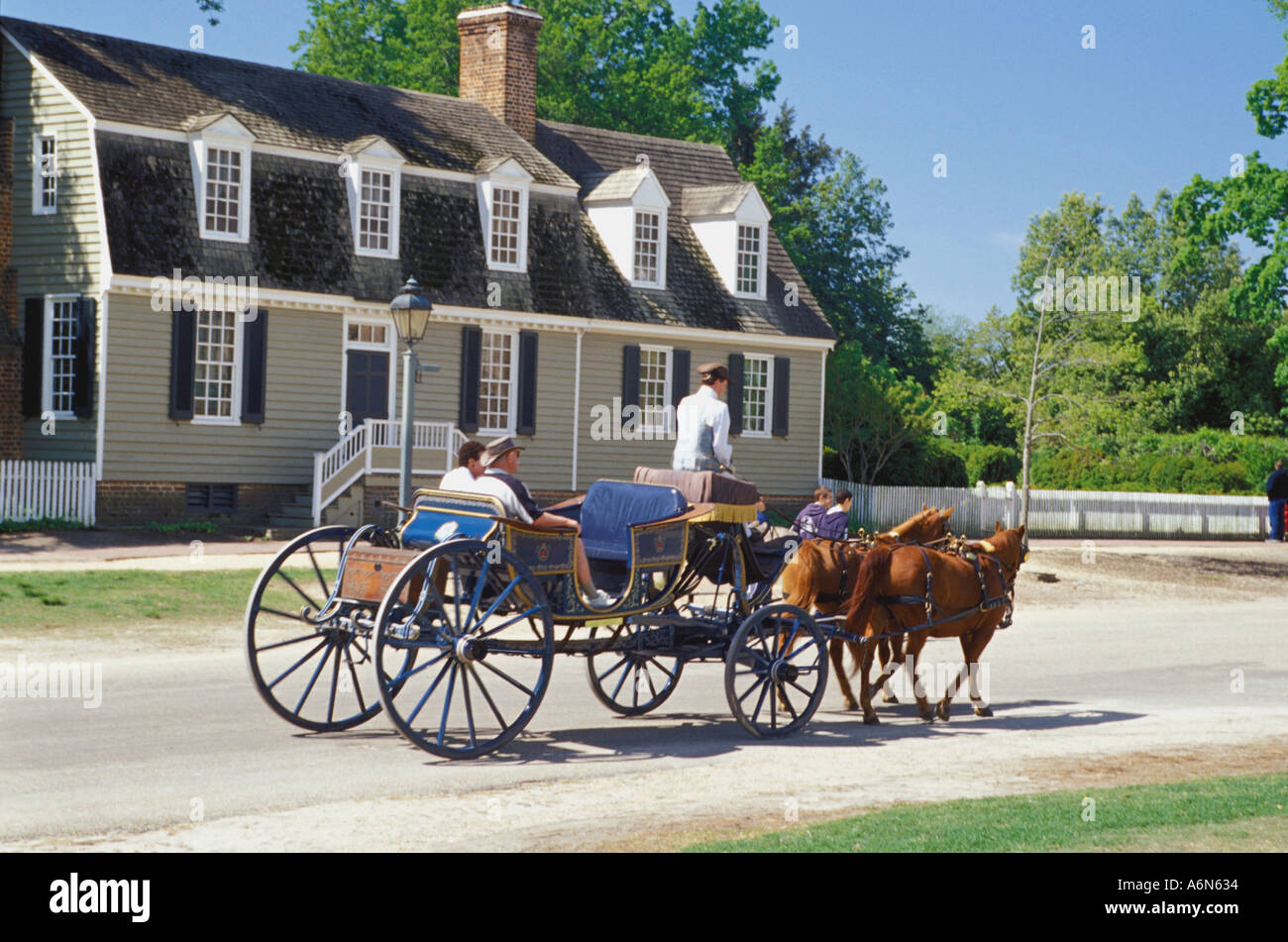Horse drawn carriage 18th century hi-res stock photography and images ...