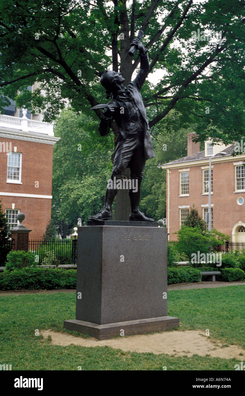 Signers statue hi-res stock photography and images - Alamy