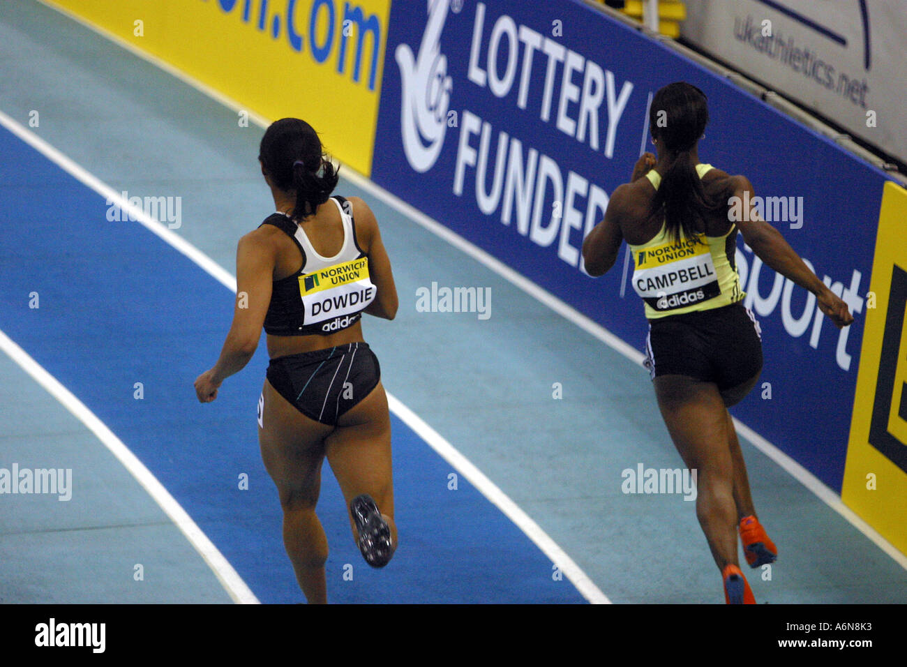 Female athlete on track bend hi-res stock photography and images - Alamy