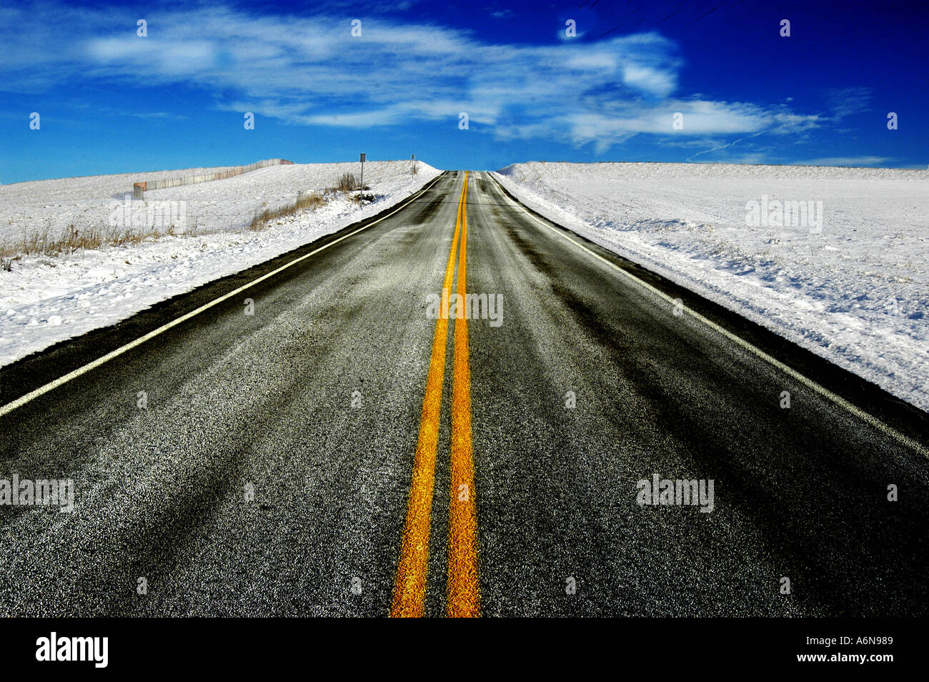 Converging winter road Stock Photo - Alamy