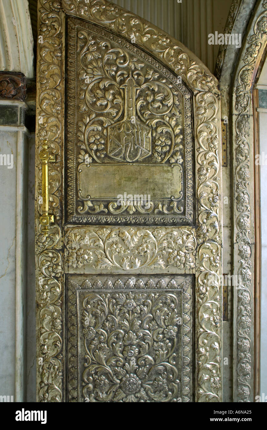 Silver door hi-res stock photography and images - Alamy