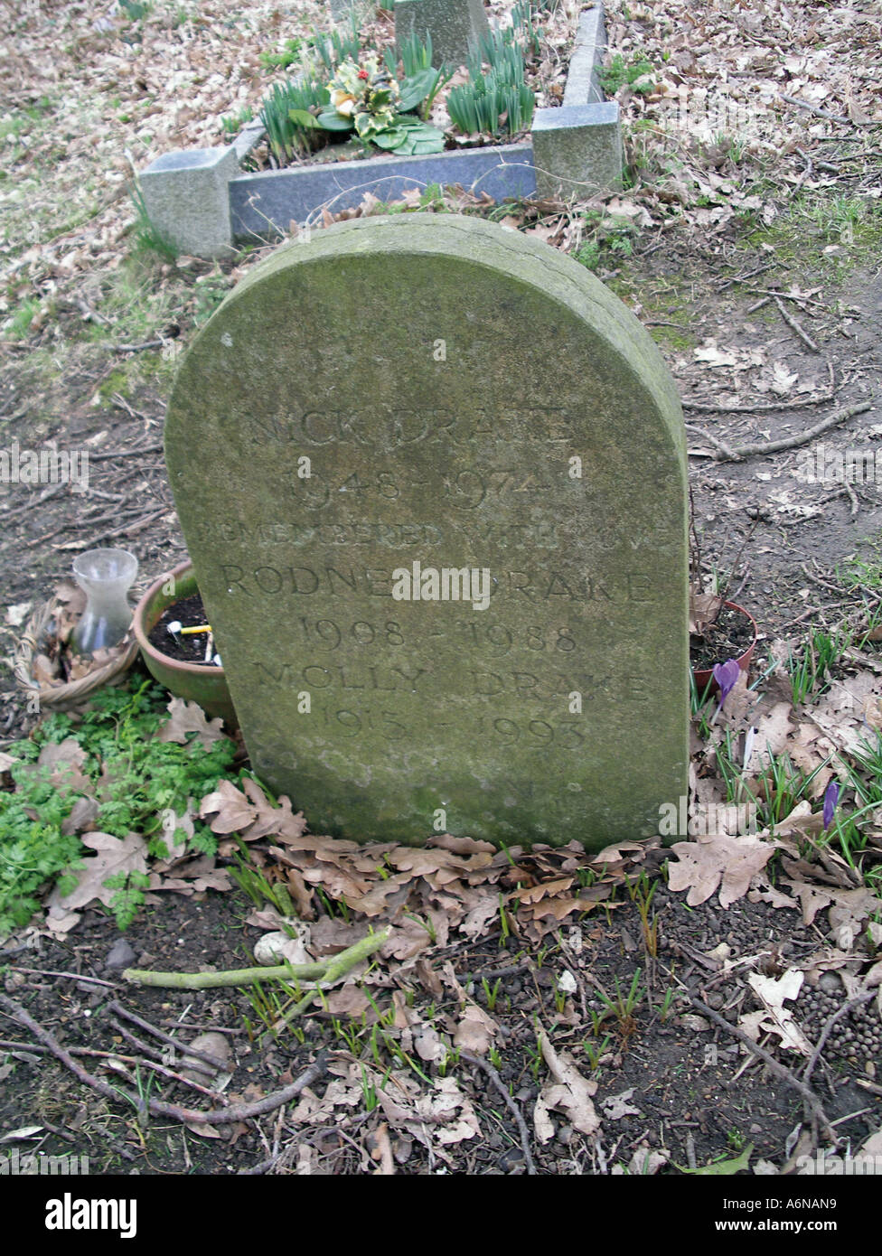grave of nick drake the folk singer cemetary tanworth in arden ...