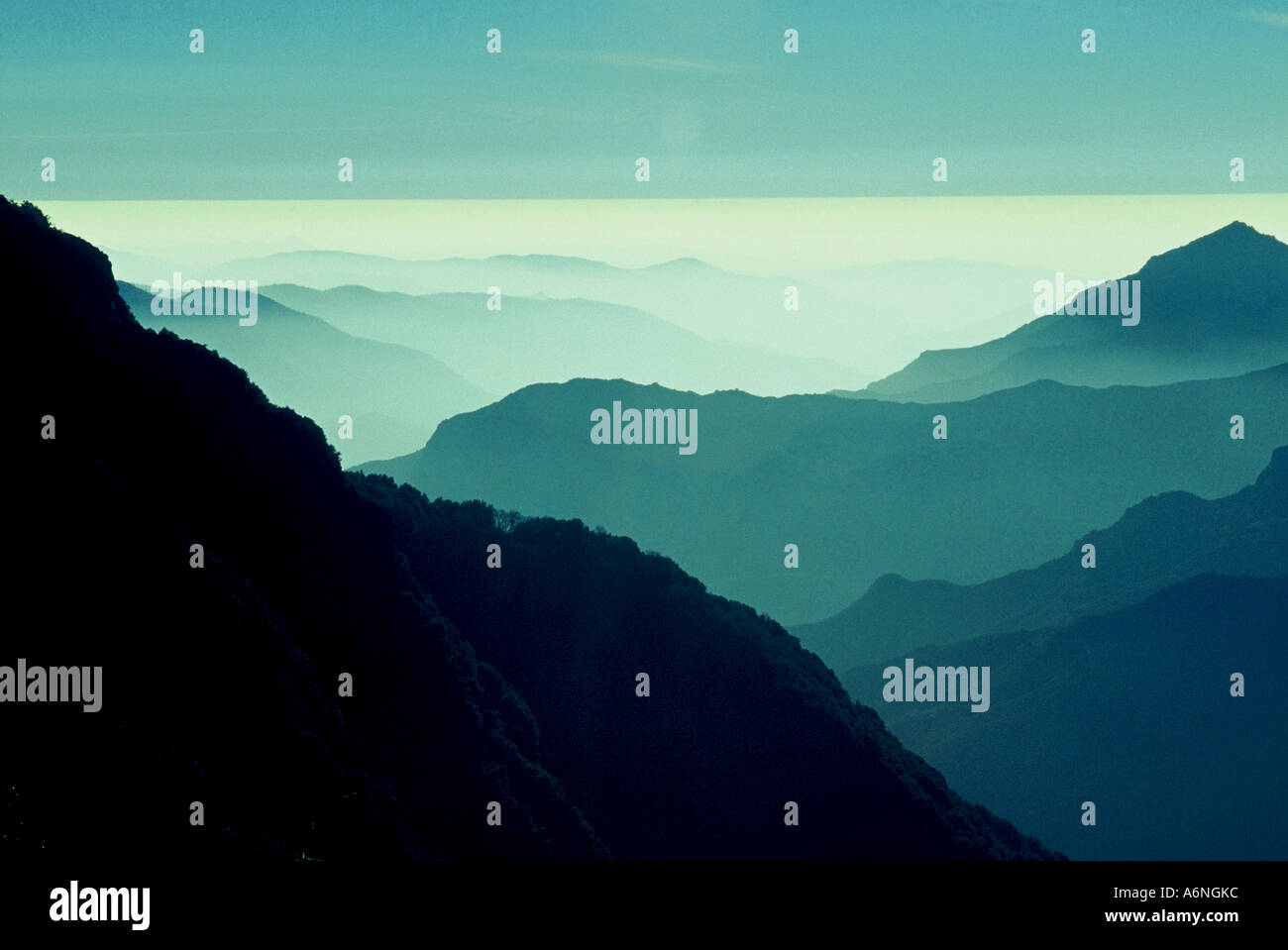 Temperature inversion layer Stock Photo - Alamy