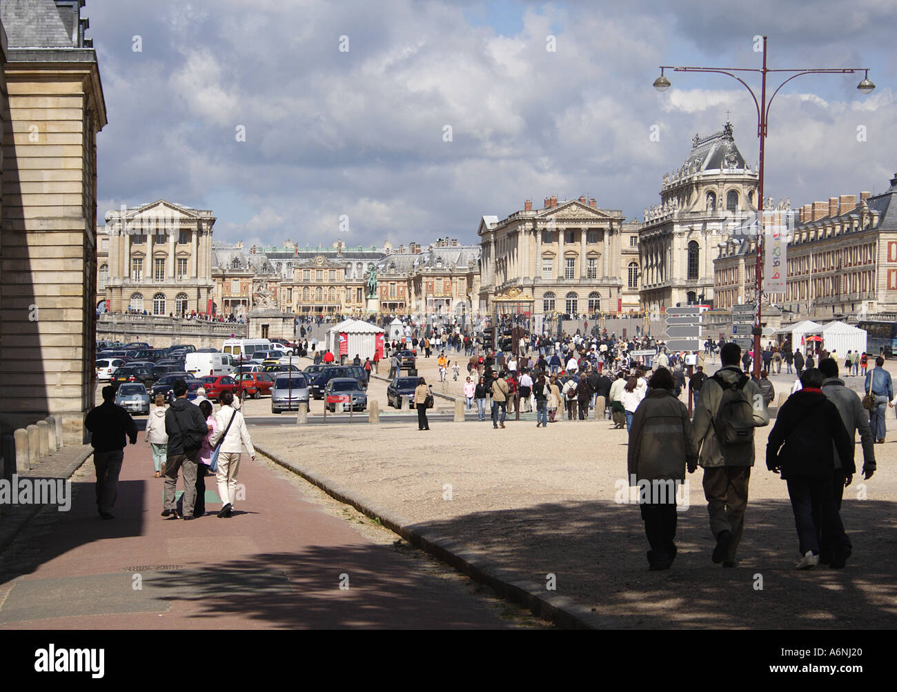 Flocking public hi-res stock photography and images - Alamy