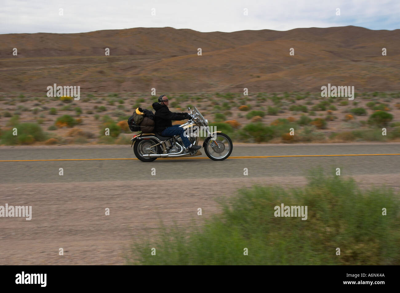 Harley davidson road america desert hi-res stock photography and images ...