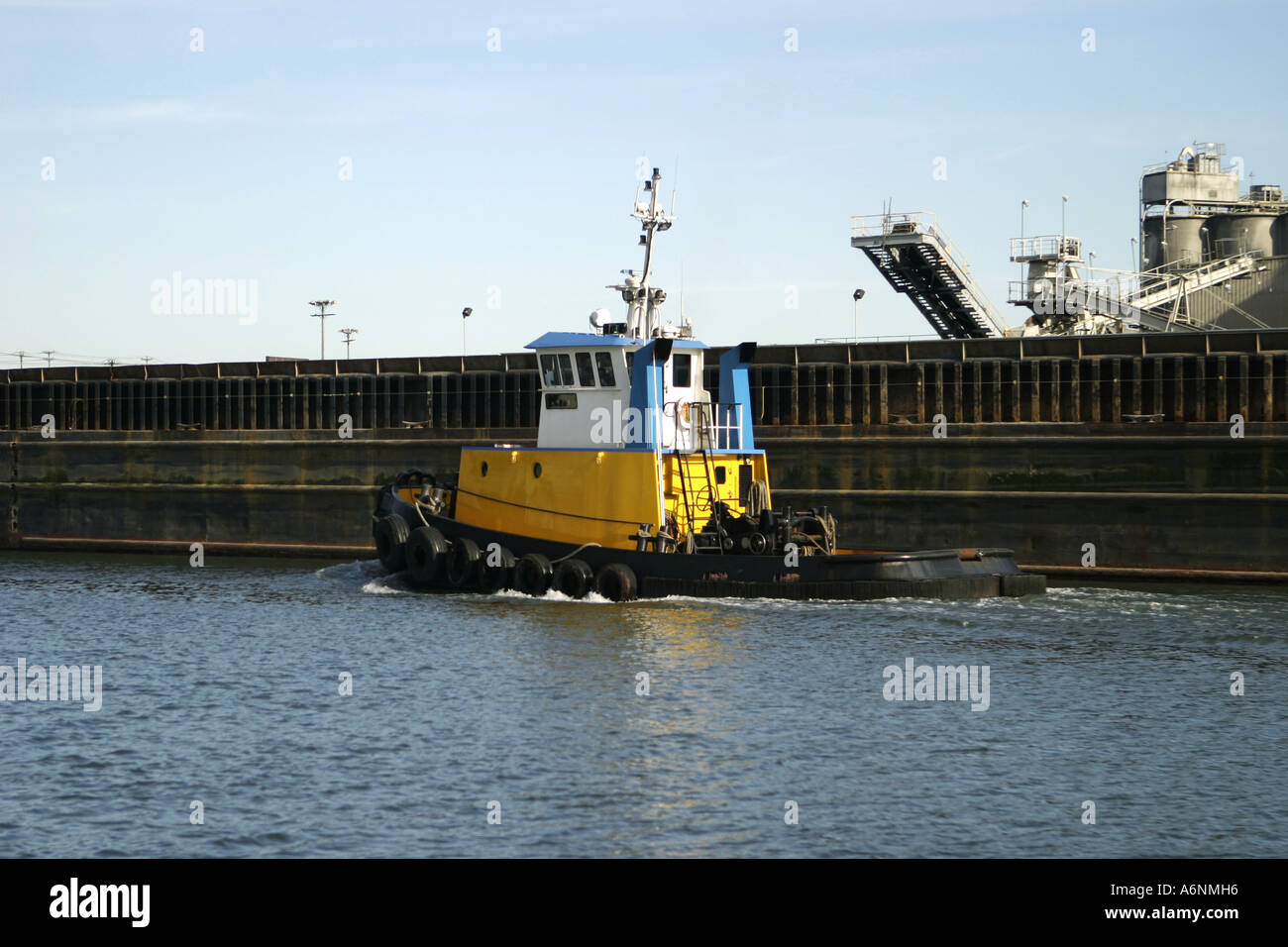 Blue and yellow tugboat hi-res stock photography and images - Alamy