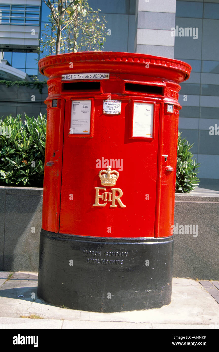 Single pillar box hi-res stock photography and images - Alamy