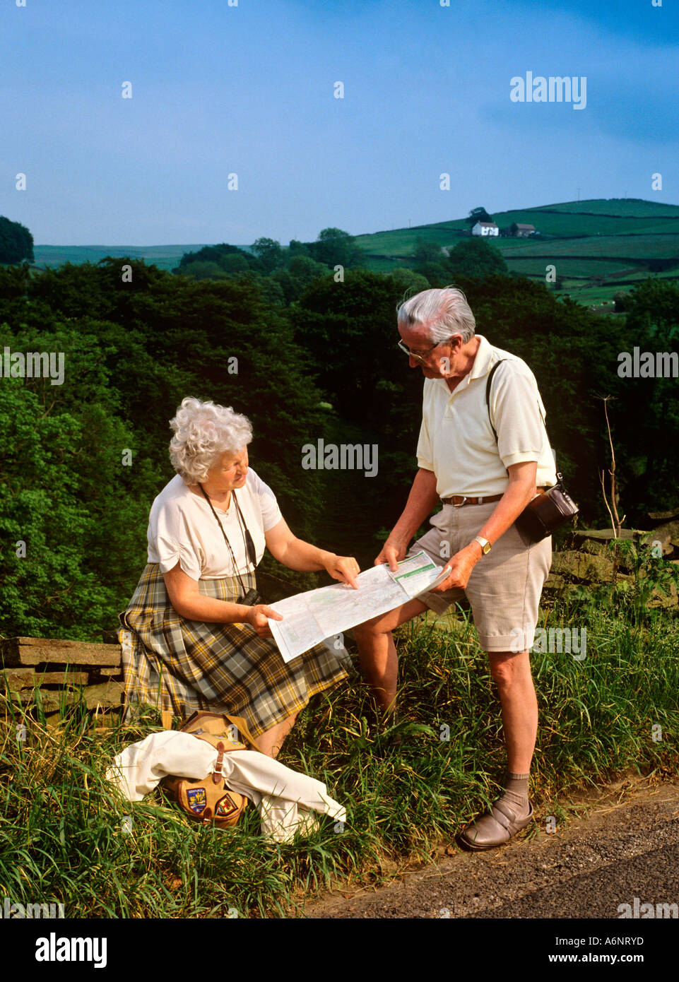 elderly hikers consulting map man woman walkers Stock Photo - Alamy