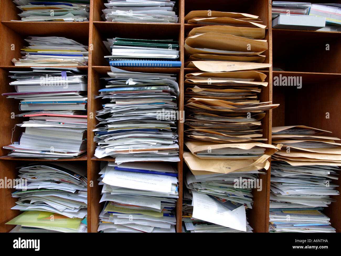 full shelves in office Stock Photo - Alamy