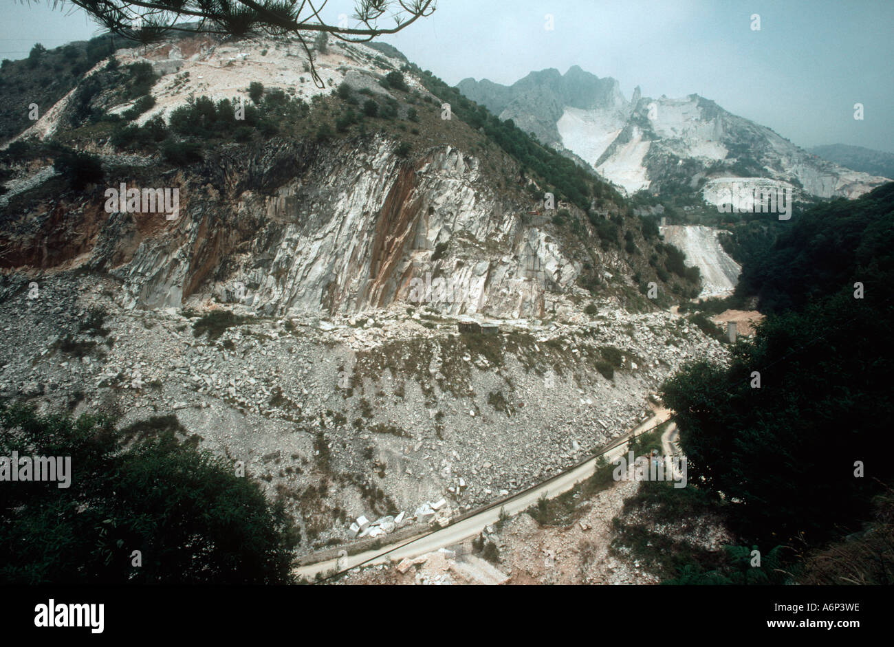 Carrara marble quarries in Tuscany Italy Stock Photo - Alamy