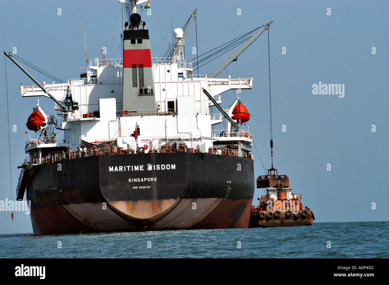 Bulk carrier ship Maritime Wisdom in Goa, India Stock Photo - Alamy