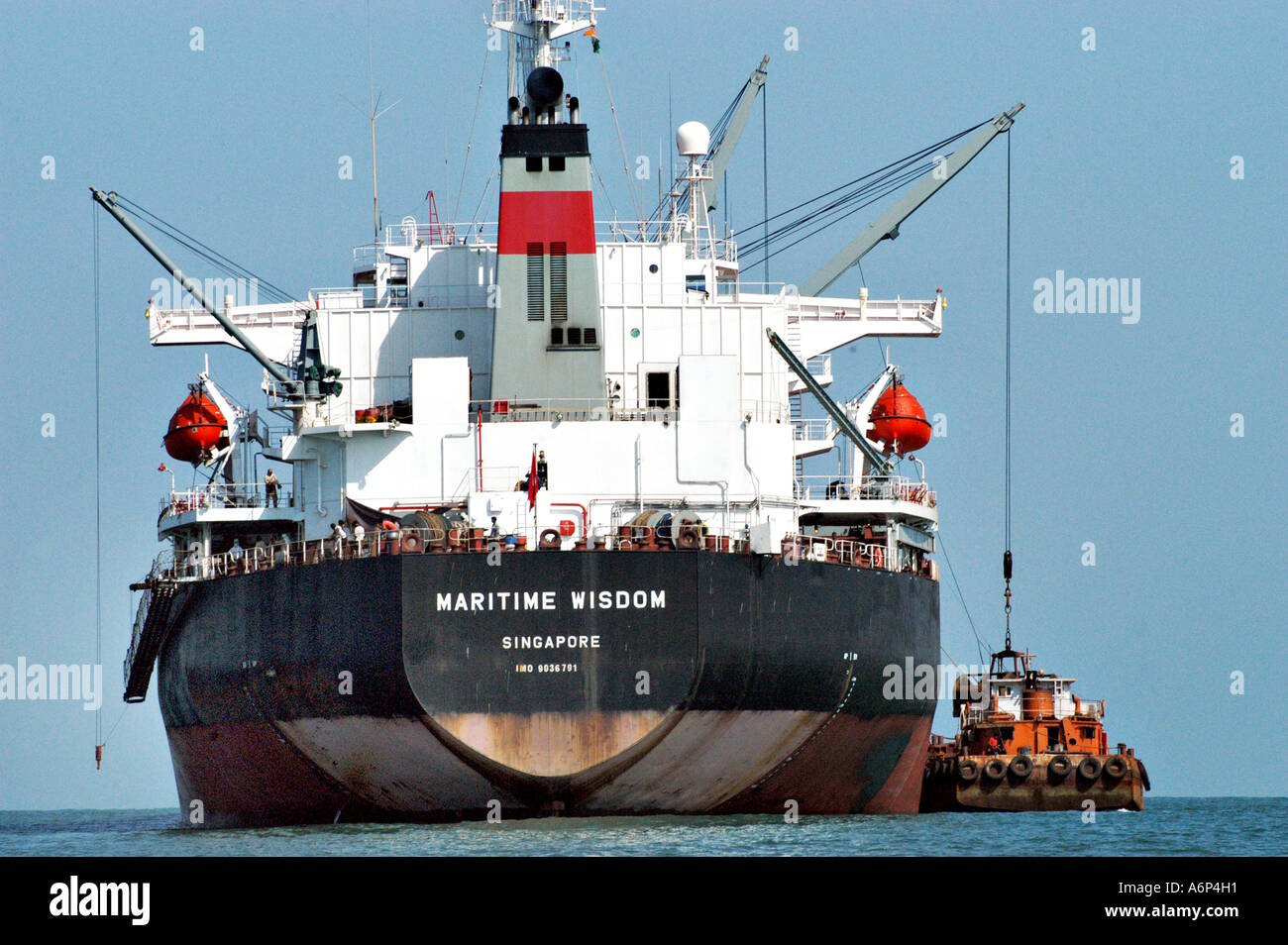 Bulk carrier ship Maritime Wisdom in Goa, India Stock Photo - Alamy
