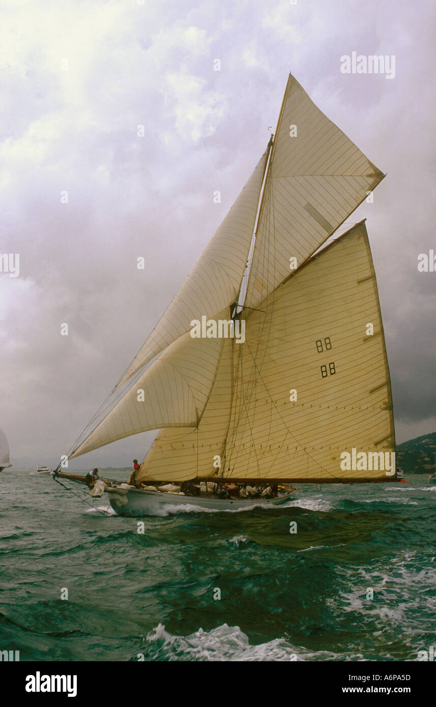 Racing sloop hi-res stock photography and images - Alamy
