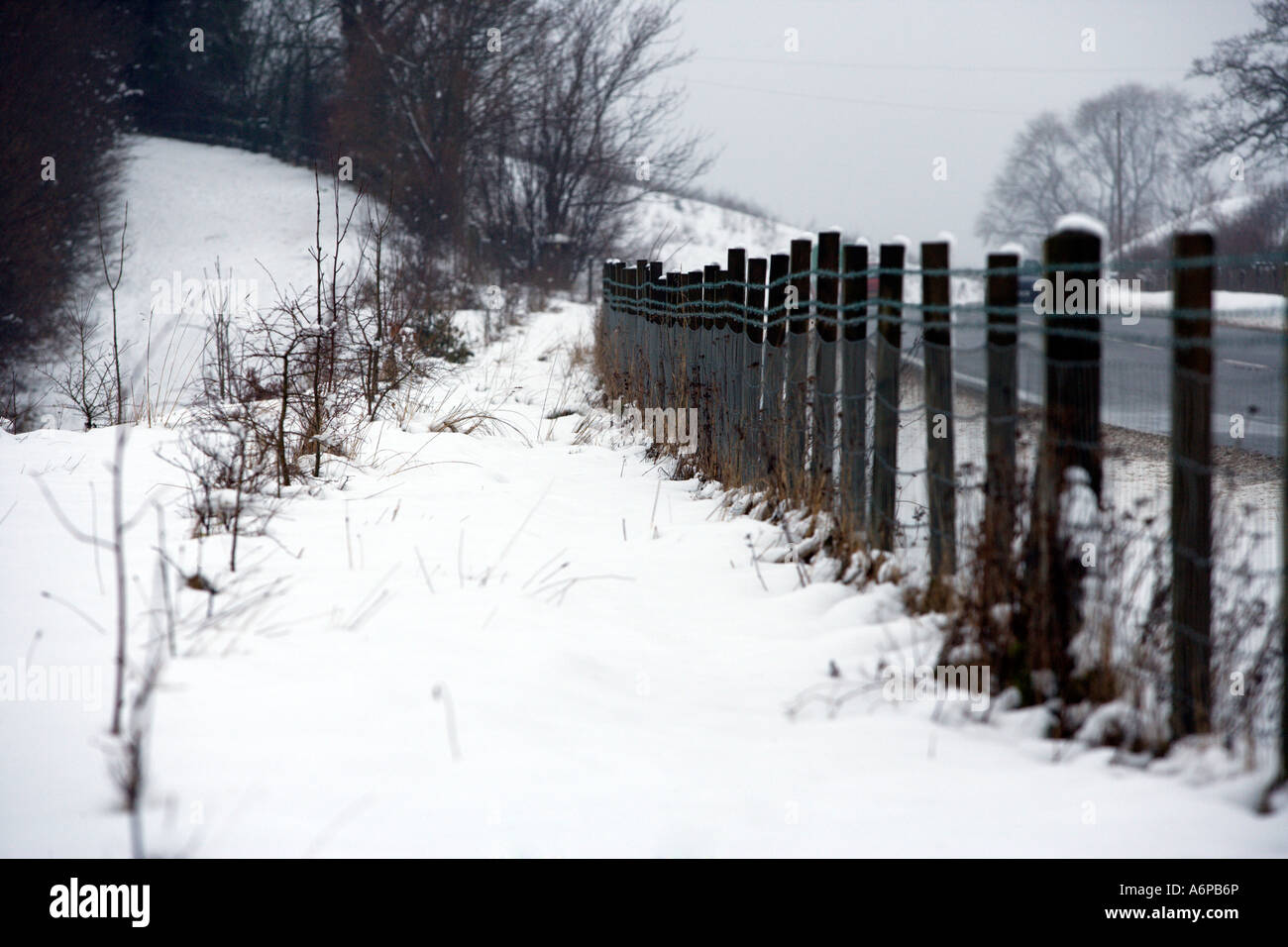 English field fence hi-res stock photography and images - Alamy