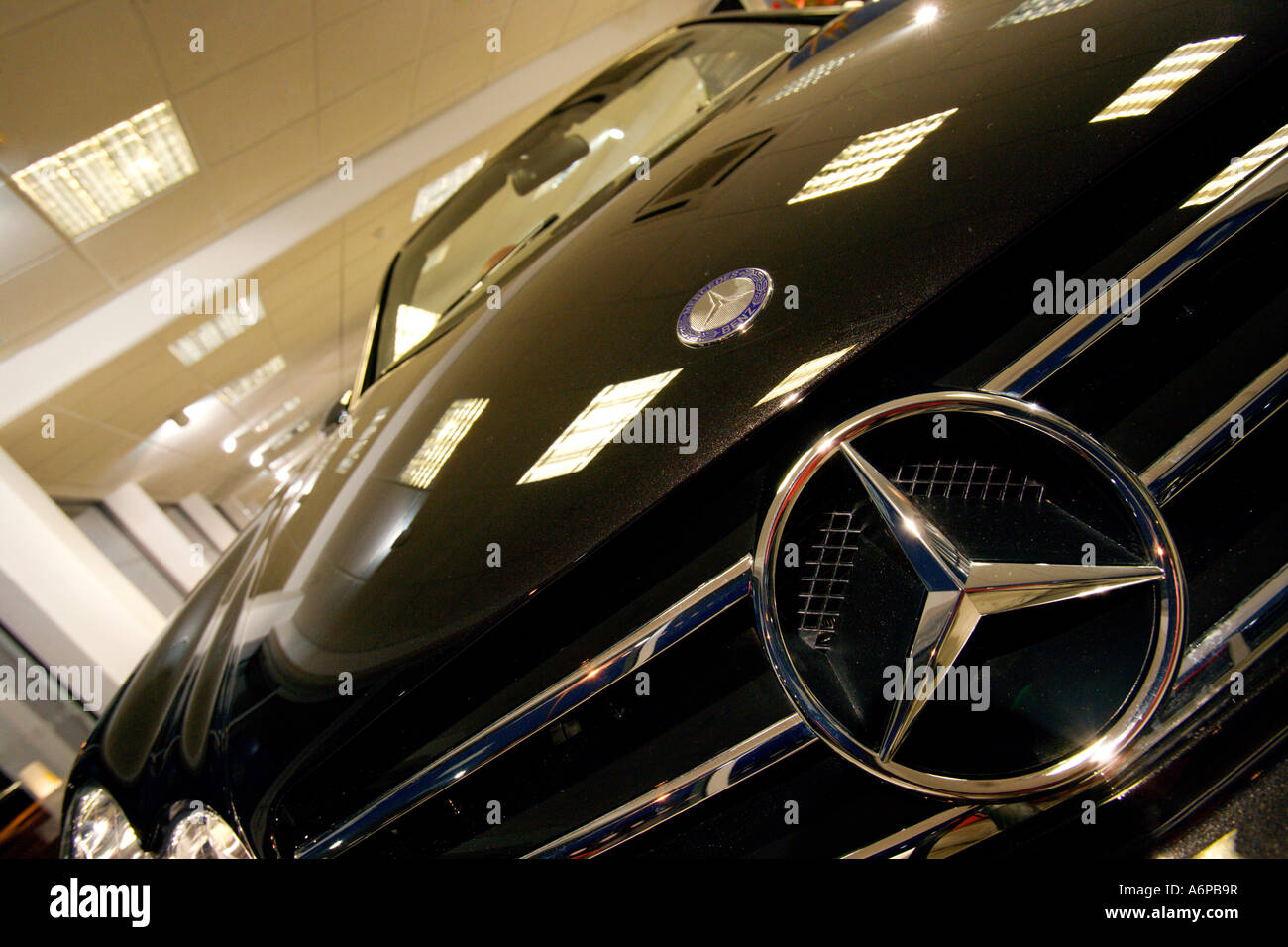 Mercedes benz logo hi-res stock photography and images - Alamy