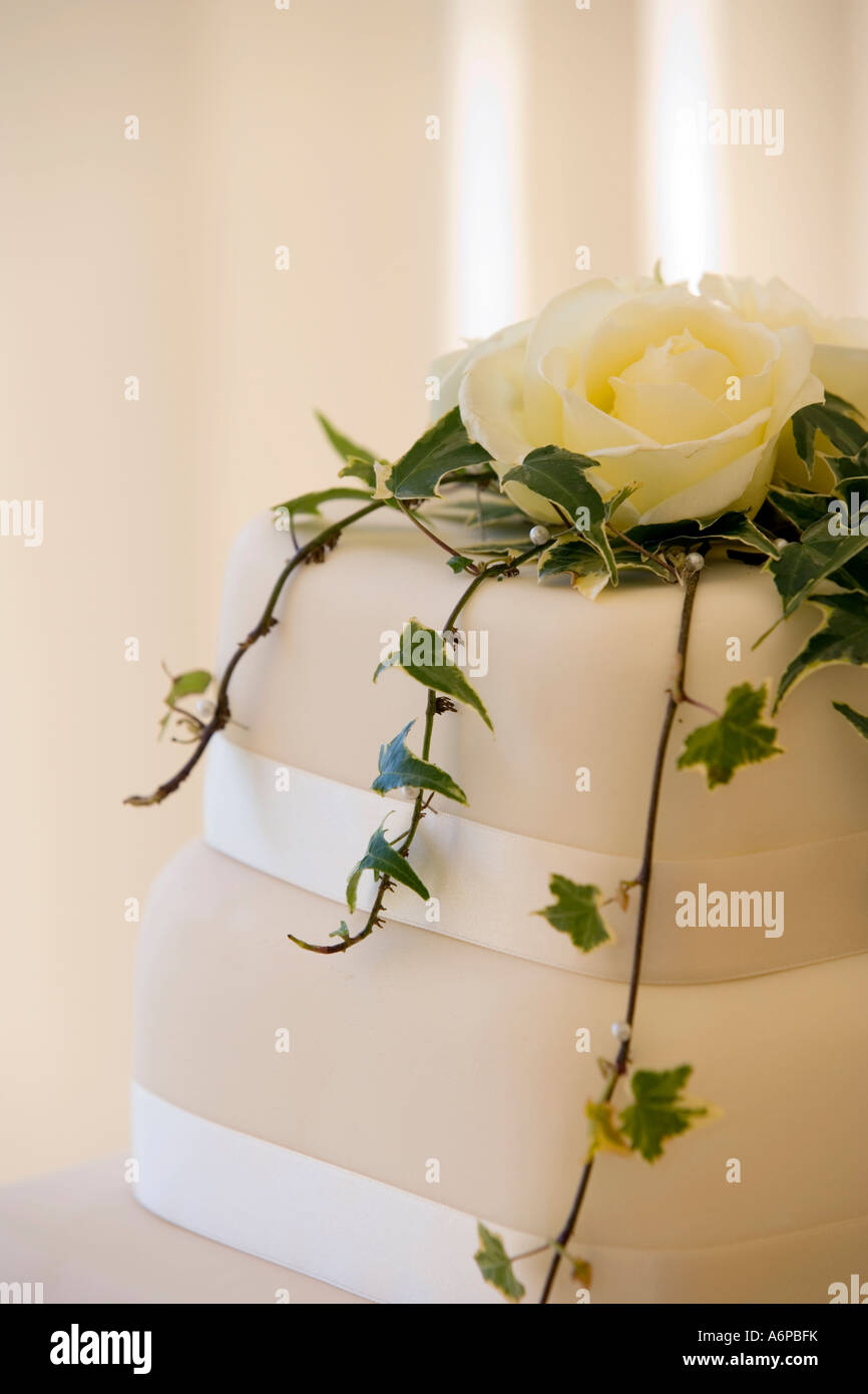 Ivy wedding cake hi-res stock photography and images - Alamy