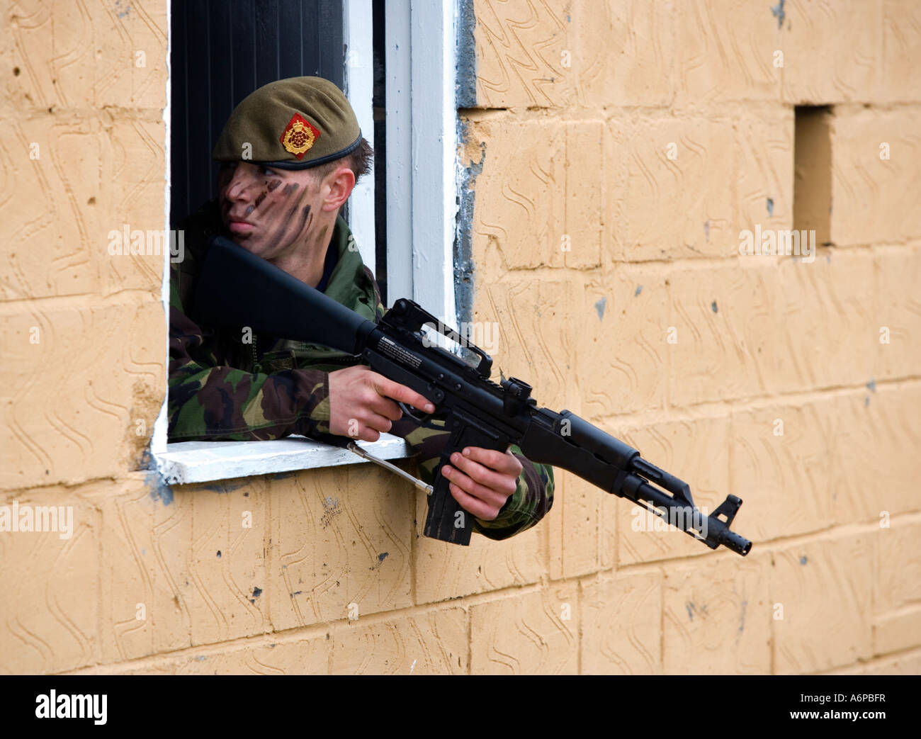 British Soldier with training rifle Stock Photo - Alamy