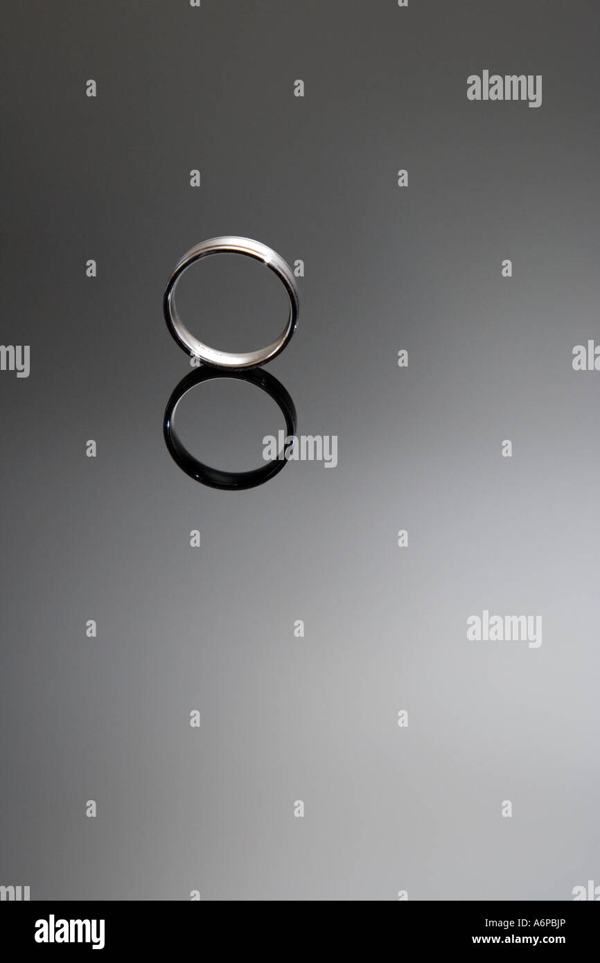 Eu and uk wedding rings hi-res stock photography and images - Alamy