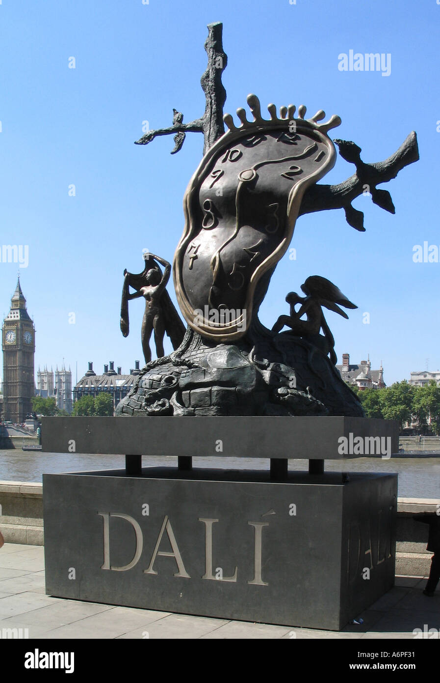 Dali melted clock hi-res stock photography and images - Alamy