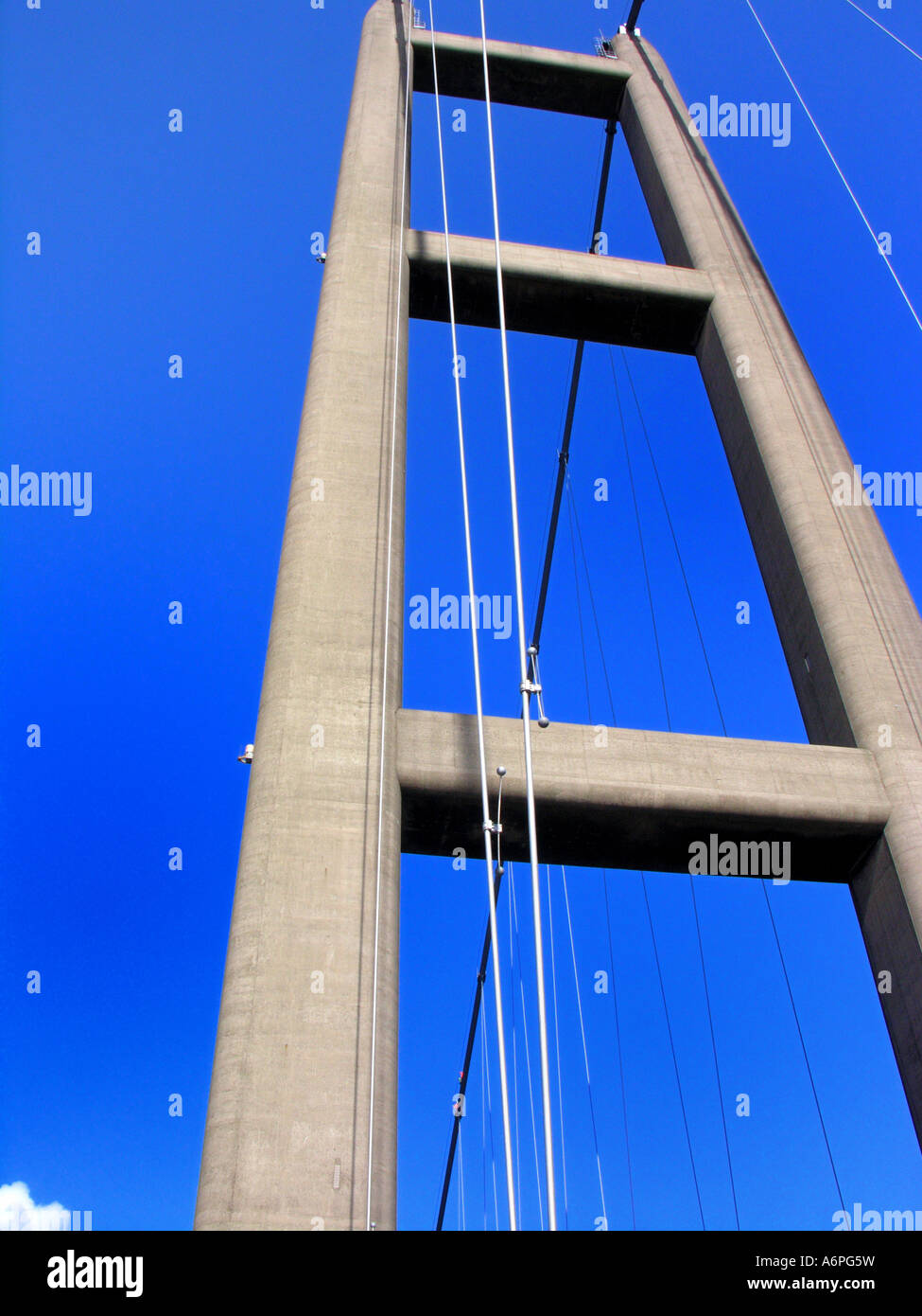 Humber bridge tower east hi-res stock photography and images - Alamy