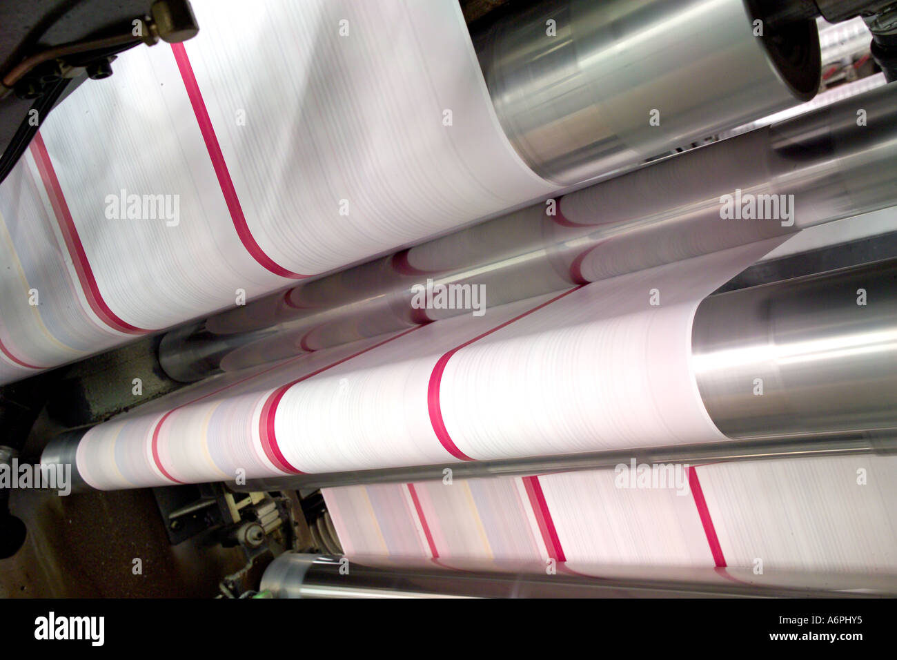 PRINTED MAGAZINE/ NEWSPAPERS GOING THROUGH INDUSTRIAL SCALE PRINTERS ...