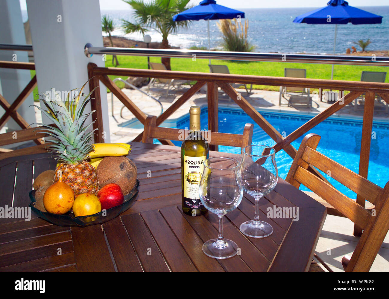 Mediterranean alfresco rural dining hi-res stock photography and images ...