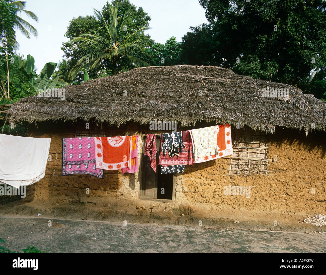 Mud hut in zanzibar hi-res stock photography and images - Alamy