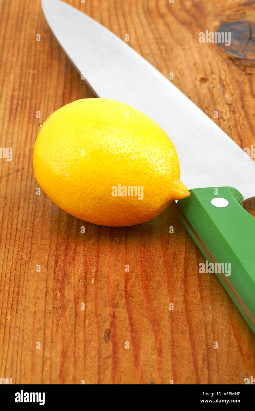 Lemon and knife on wooden surface Stock Photo - Alamy