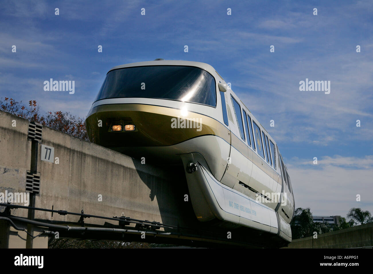 Monorail Magic Kingdom at Walt Disney World in Lake Buena Vista Disney ...