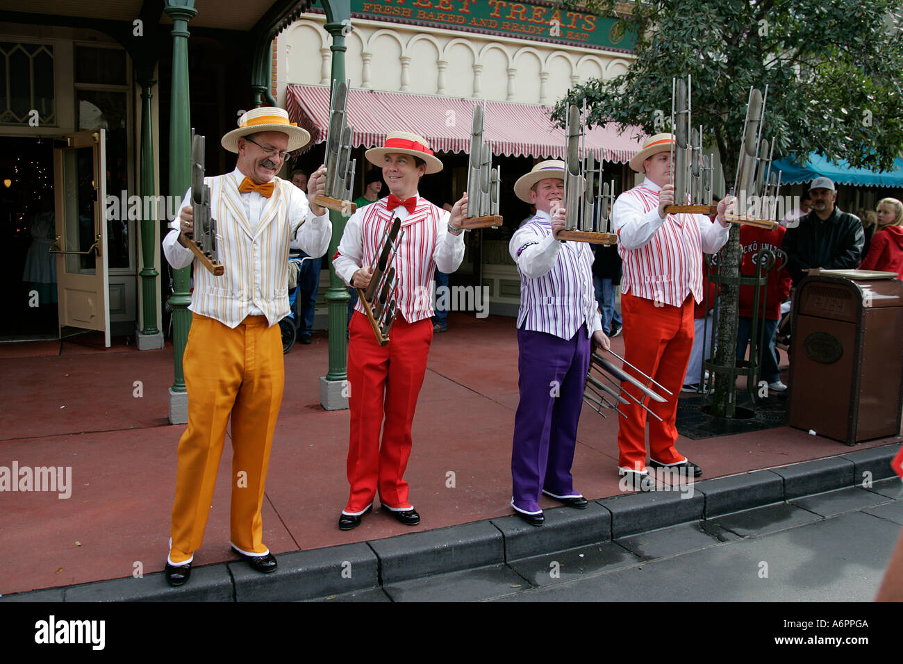 Disney magic band hi-res stock photography and images - Alamy