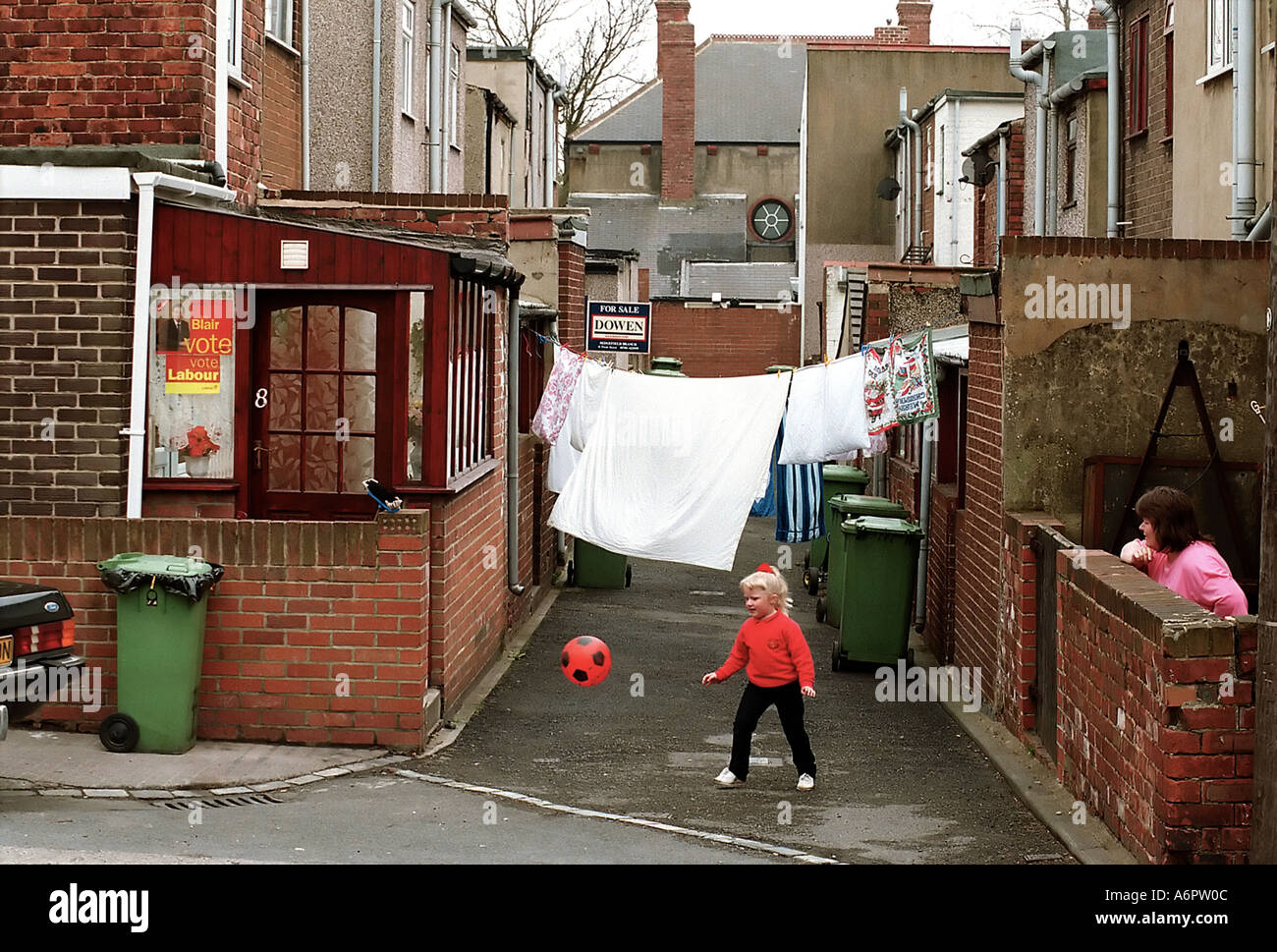 Back to back housing hi-res stock photography and images - Alamy