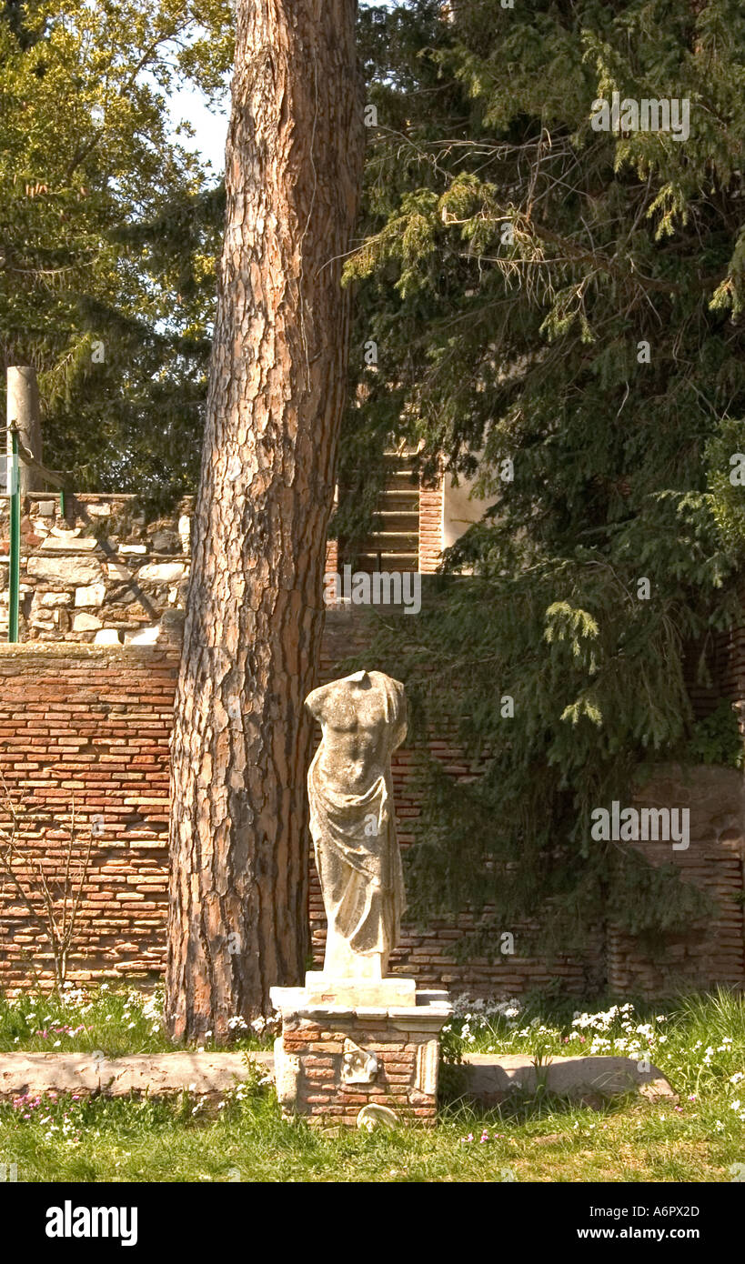 Headless roman statues hi-res stock photography and images - Alamy