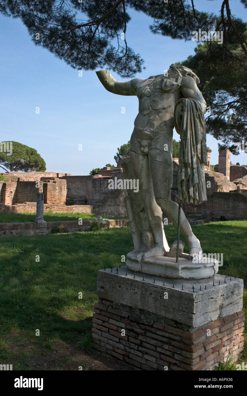 Headless roman statues hi-res stock photography and images - Alamy