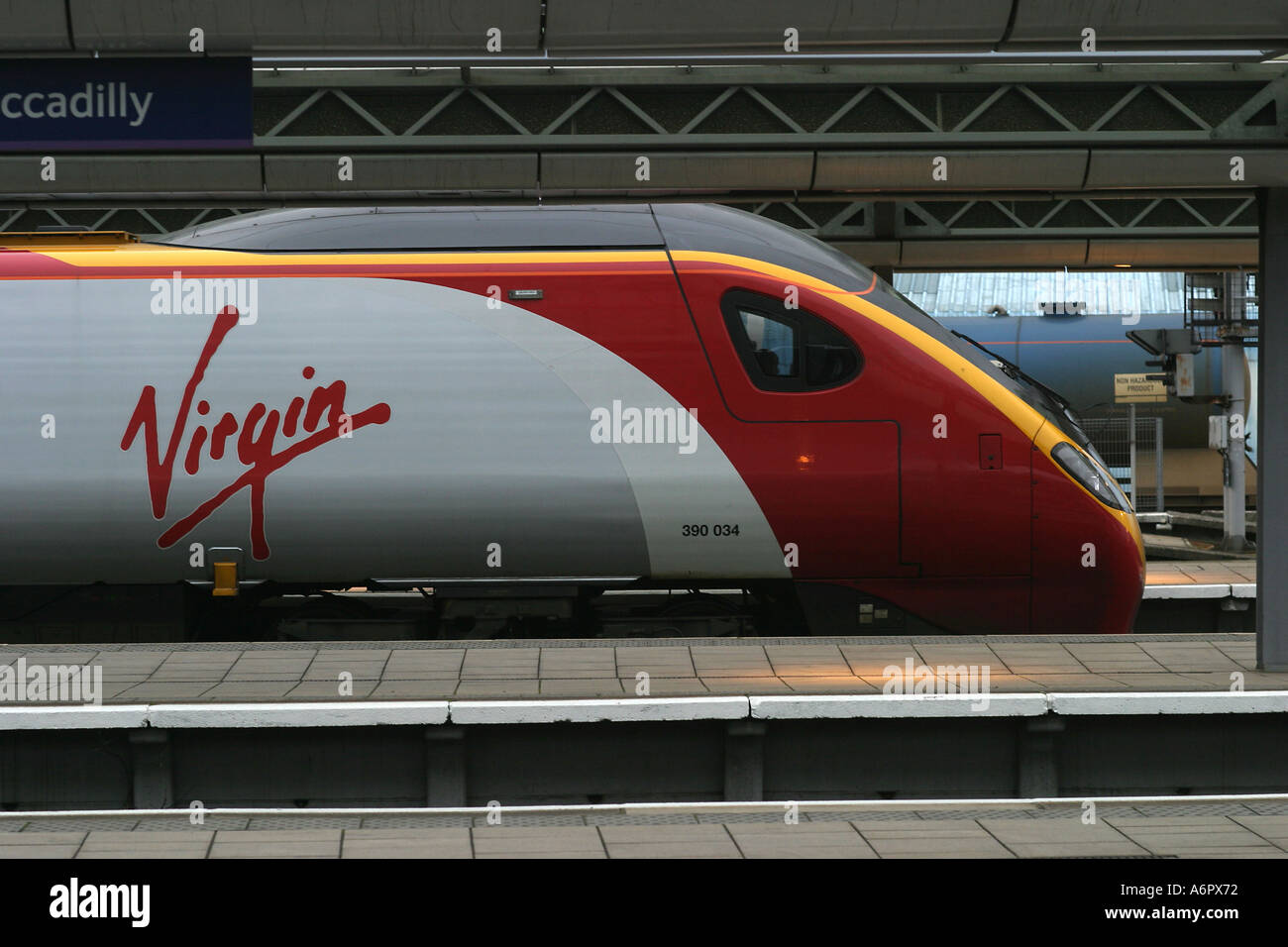 Manchester piccadilly high speed hi-res stock photography and images ...