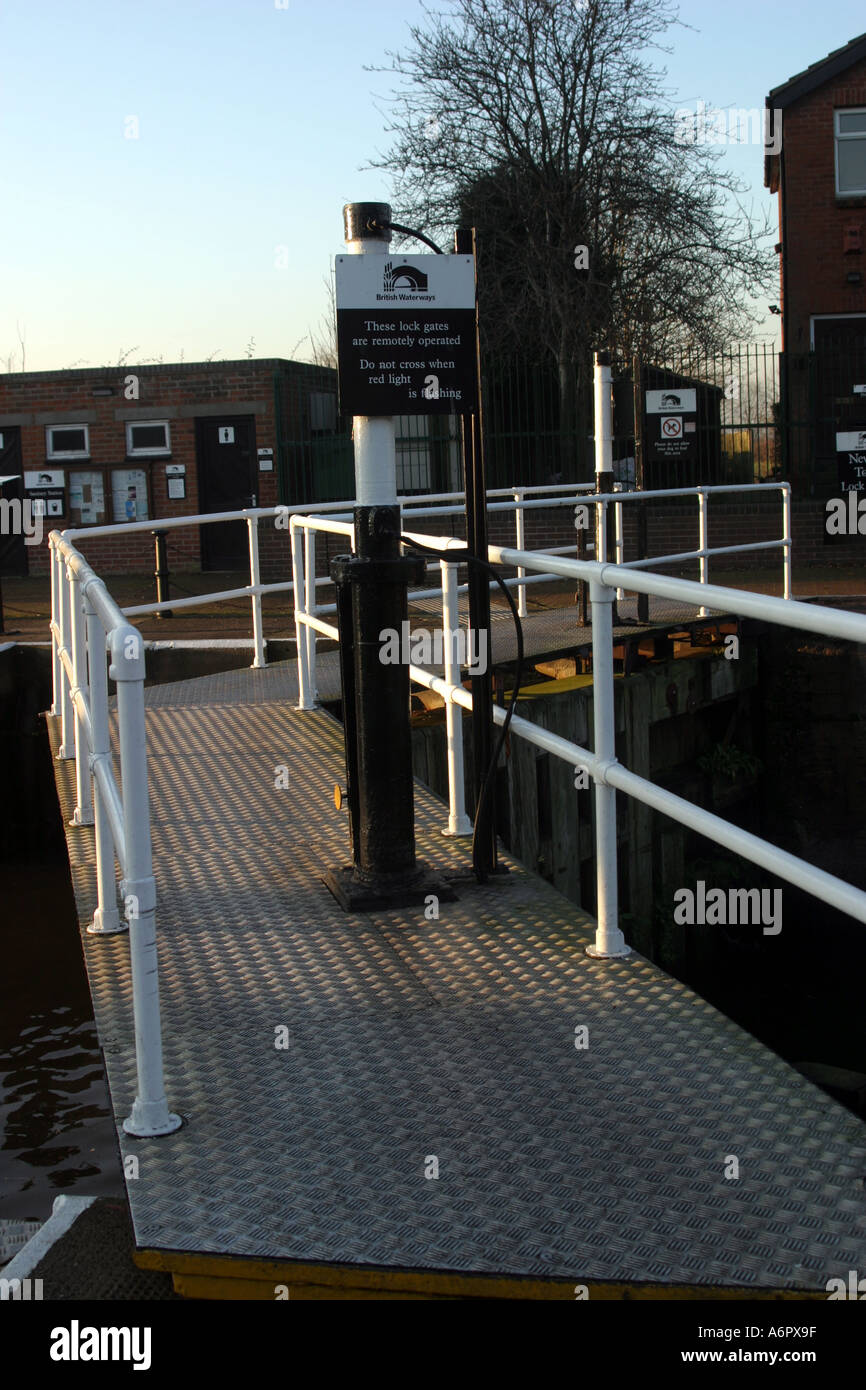 Remotely operated lock gates at Newark lock Stock Photo - Alamy