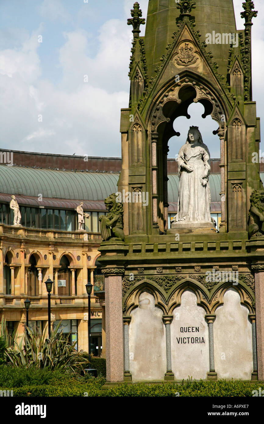 Victoria Statue and Victoria Gardens Shopping Centre Station Parade ...