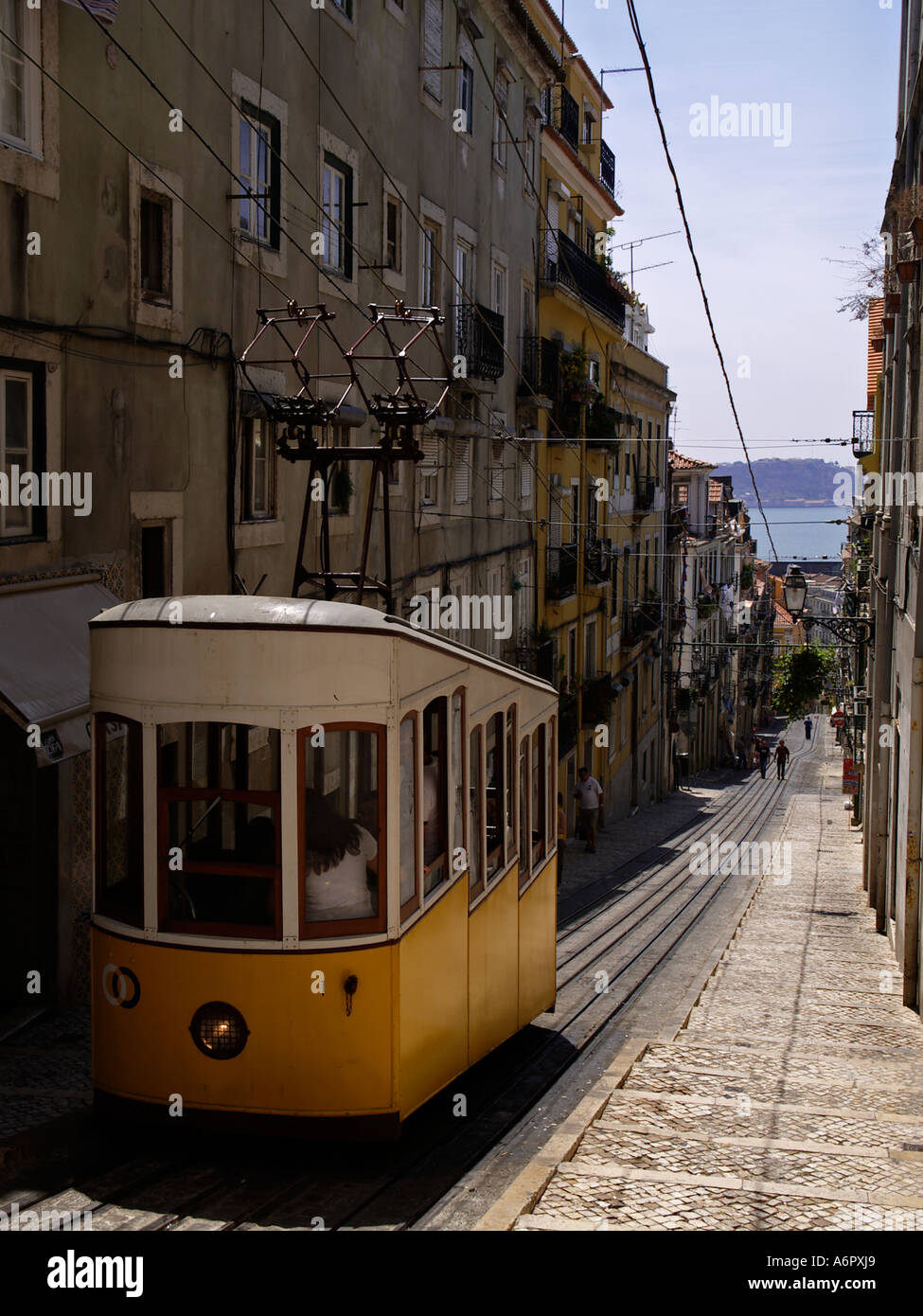 Tranvia lisboa hi-res stock photography and images - Alamy