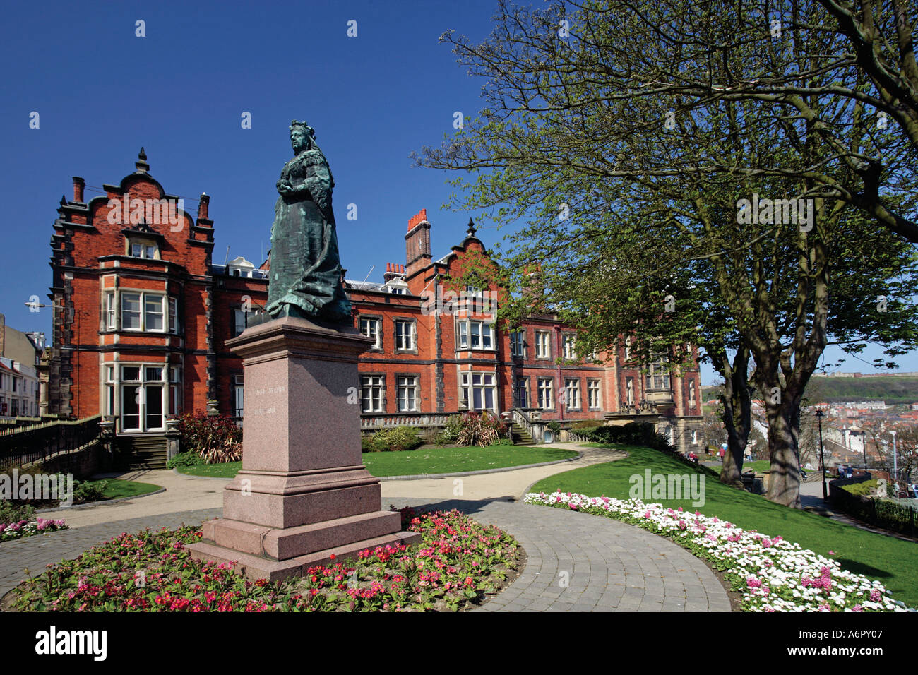The Victorian Town Hall and Queen Victoria Statue St Nicholas Street ...