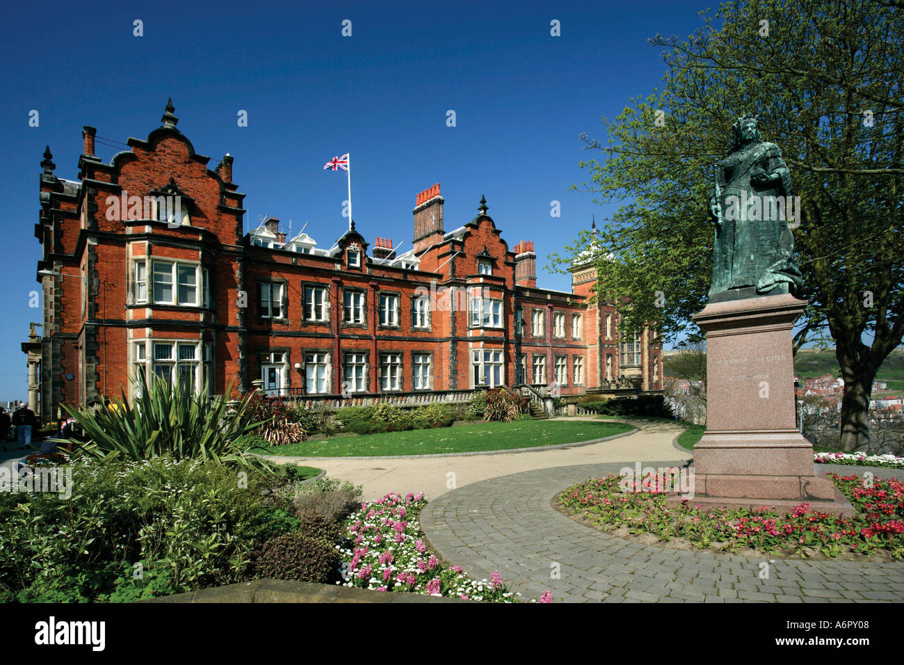 The Victorian Town Hall and Queen Victoria Statue St Nicholas Street ...