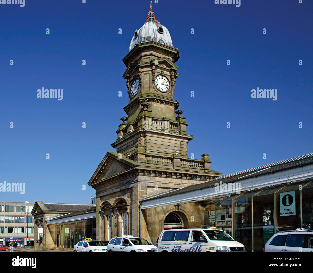 Scarborough rail station hi-res stock photography and images - Alamy