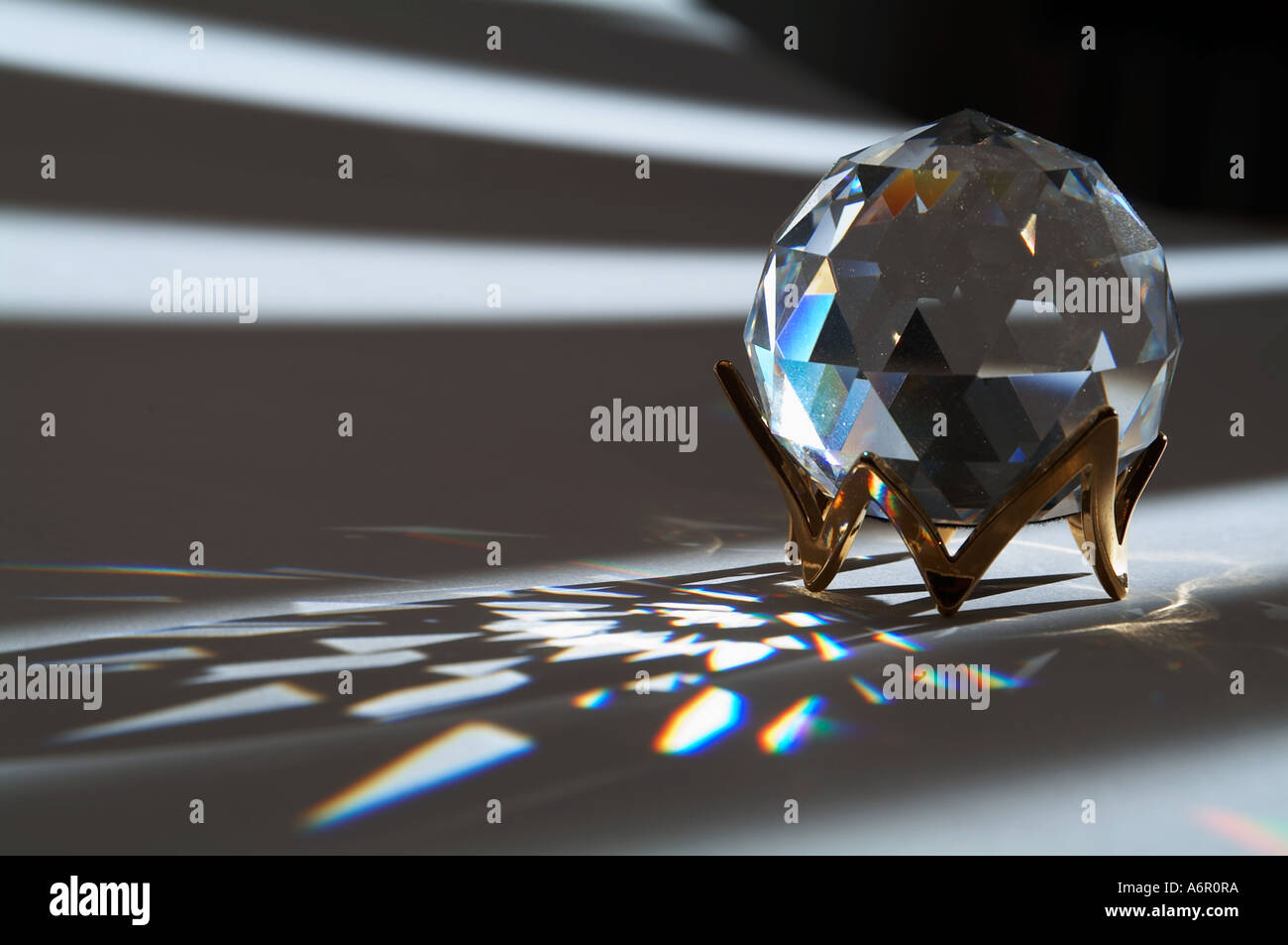 Refraction, index, crystal, glass, bend, bending, lens, Newton, split ...