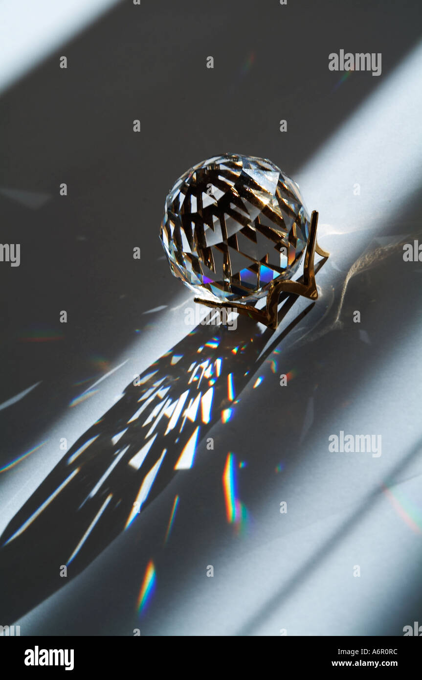 Refraction, index, crystal, glass, bend, bending, lens, Newton, split ...