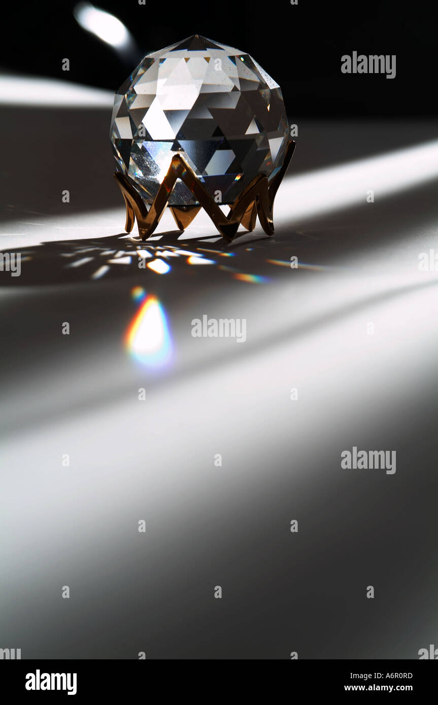 Refraction, index, crystal, glass, bend, bending, lens, Newton, split ...